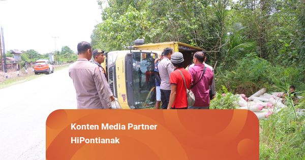 Truk Pengangkut Tabung Oksigen Milik RSUD Sintang Terguling | kumparan.com